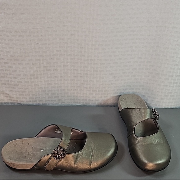 Vionic | Shoes | Vionic Joan Orthaheel Slip On Pewter Mary Jane Mules ...